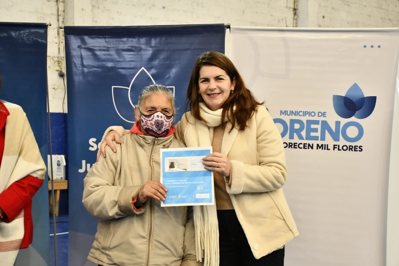 Mariel Fernández encabezó la entrega de más de 1.200 DNI - Moreno Visión TV